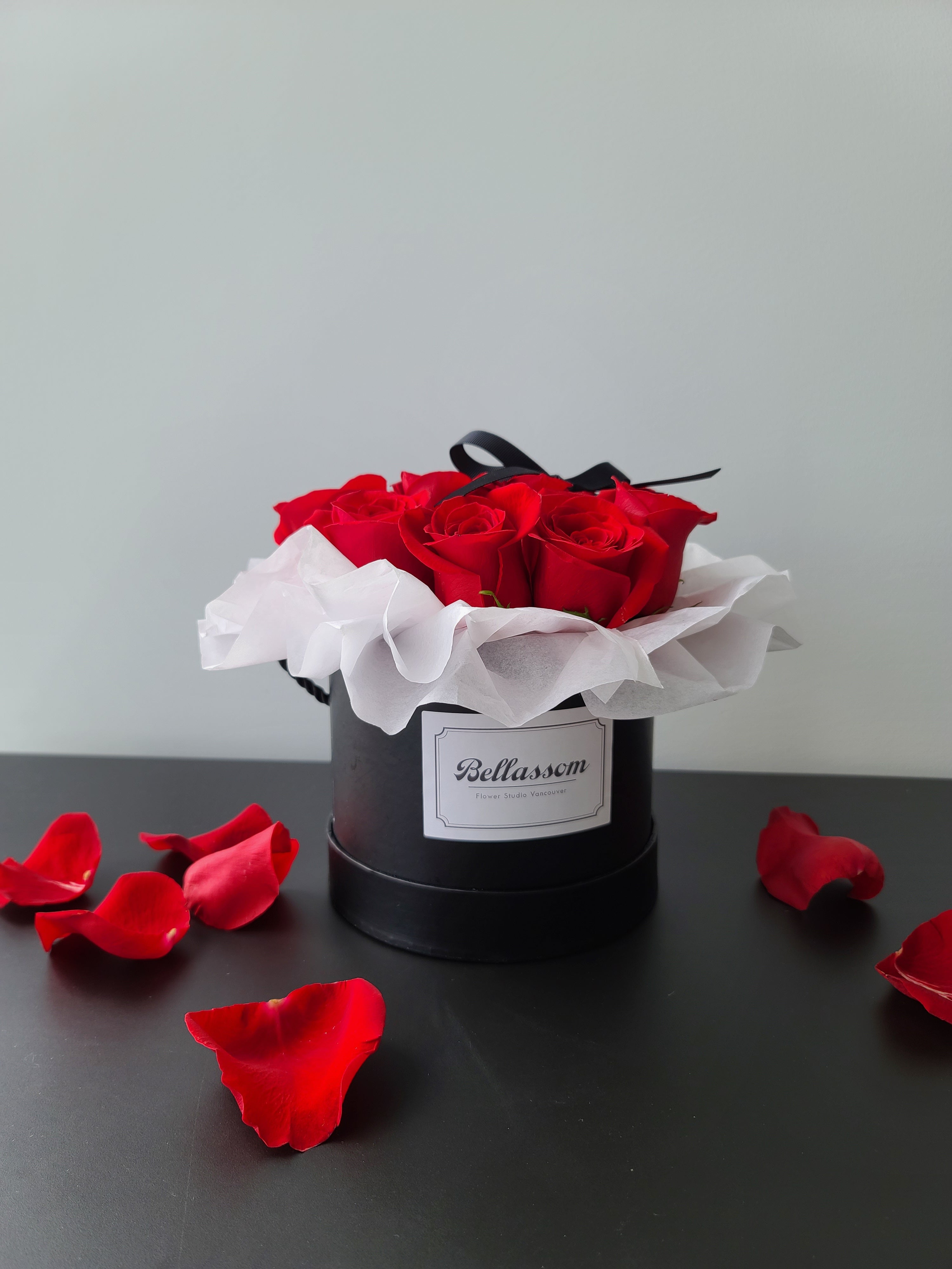 FRESH ROSE BUCKET – BELLASSOM FLORAL STUDIO