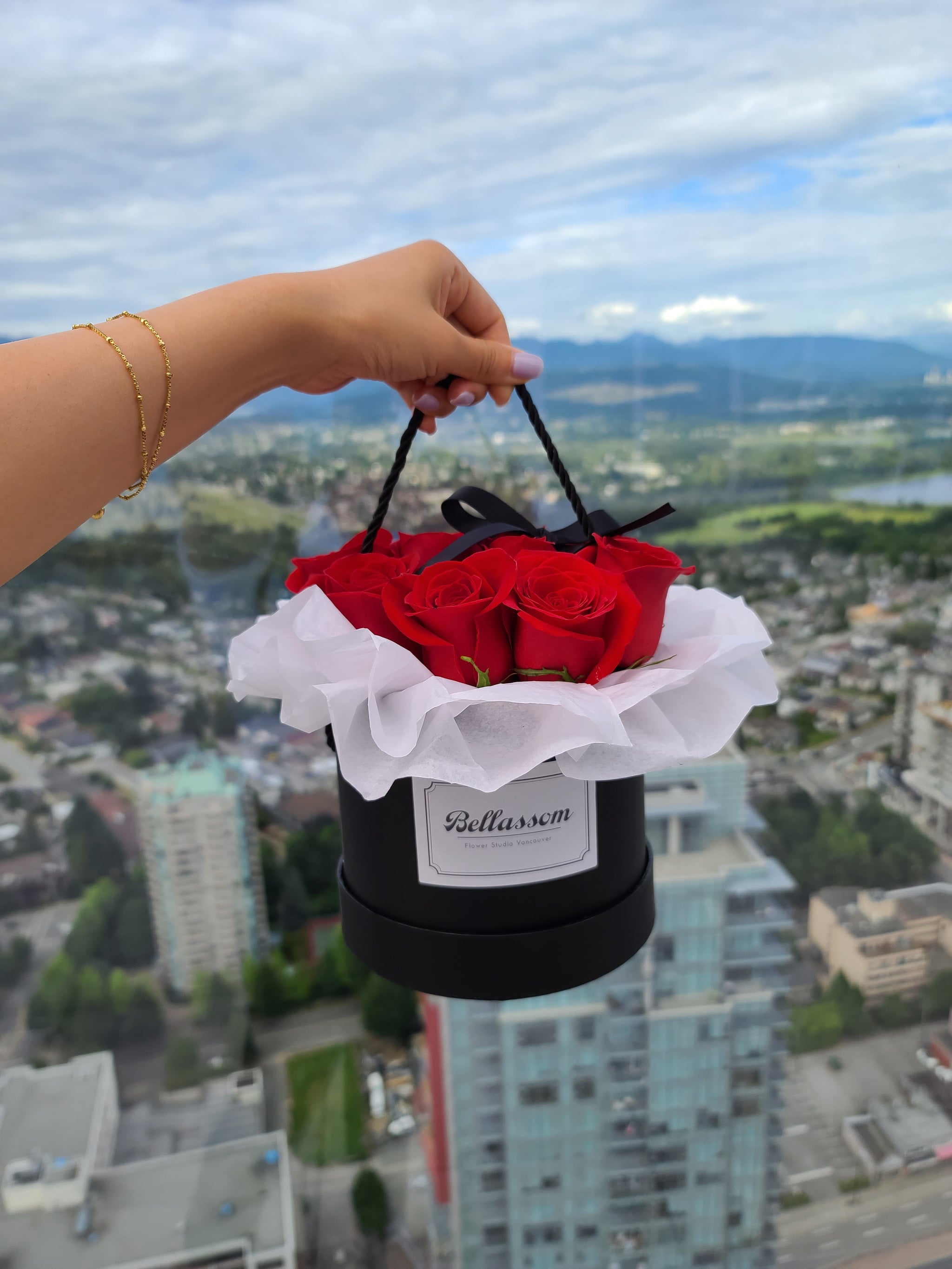 FRESH ROSE BUCKET – BELLASSOM FLORAL STUDIO