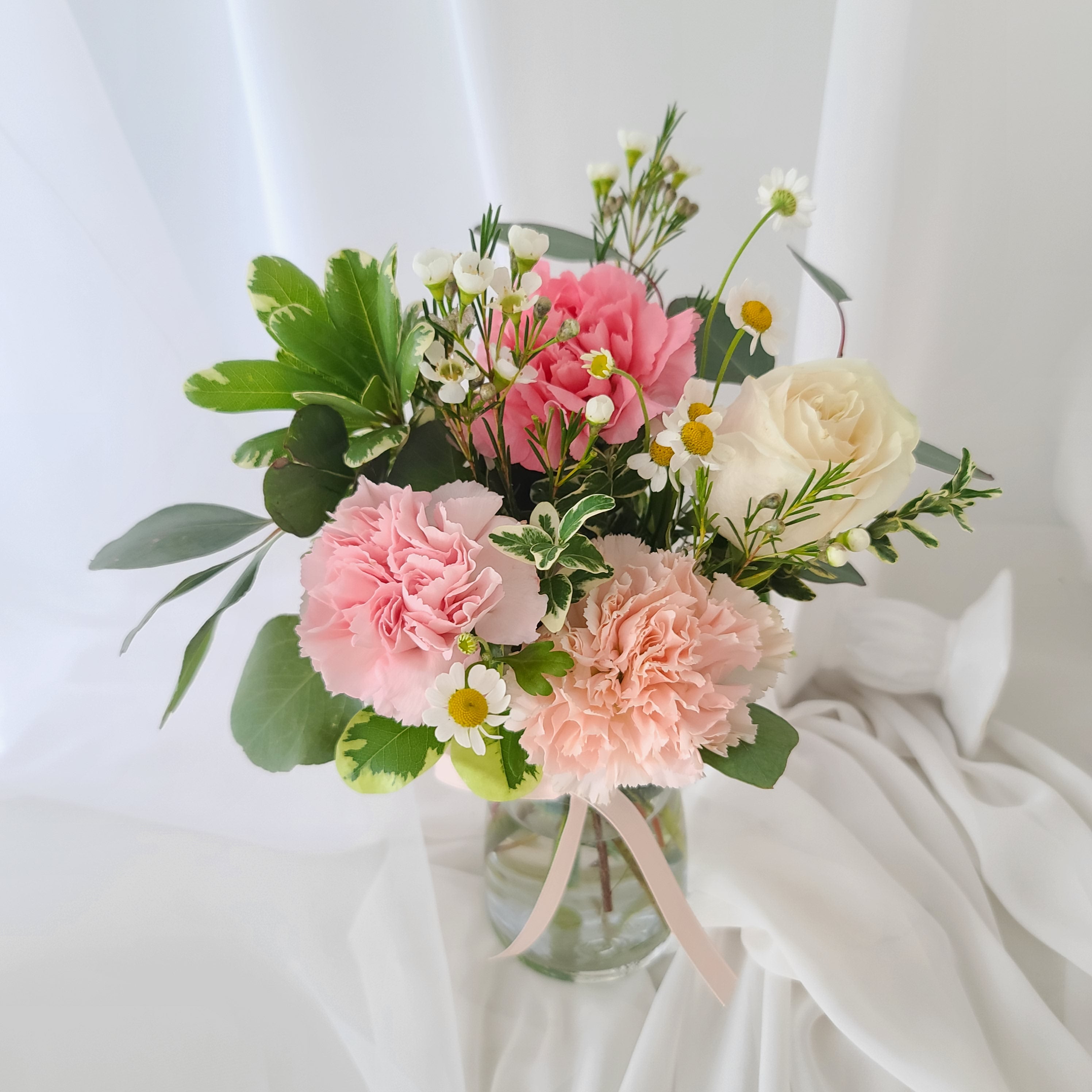 Small Vase Arrangement – BELLASSOM FLORAL STUDIO